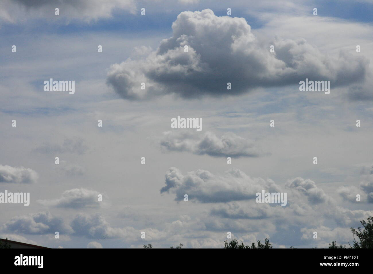 Strato cumulus clouds hi-res stock photography and images - Alamy