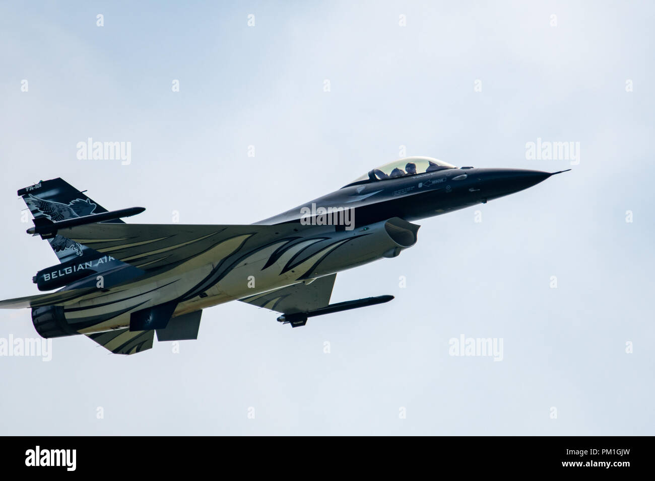 Lockheed F 16 Fighting Falcon Stock Photos & Lockheed F 16 Fighting ...