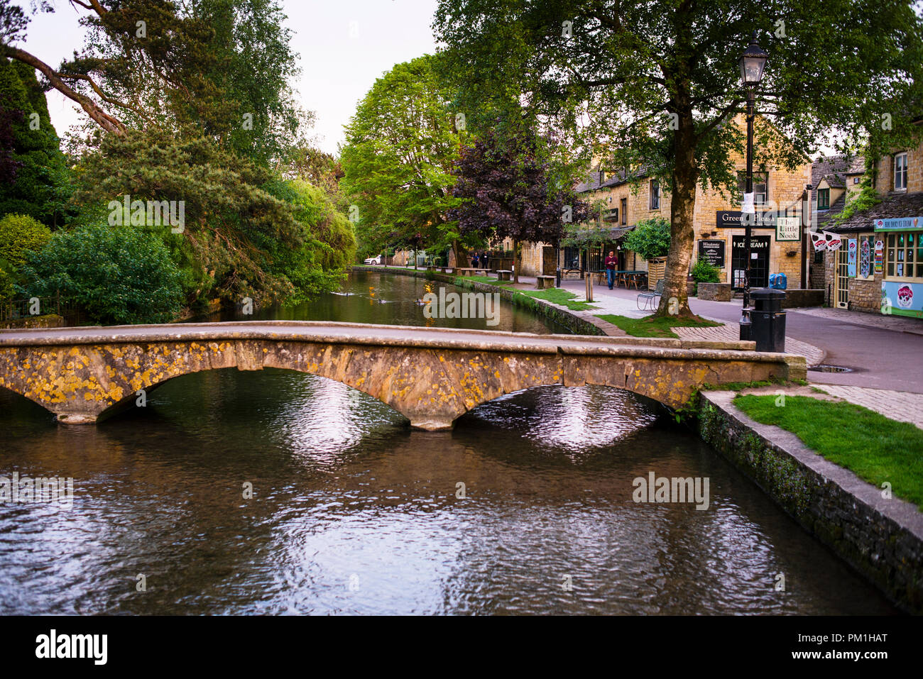 River Windrush and Burton-on-the-Water in England Stock Photo - Alamy