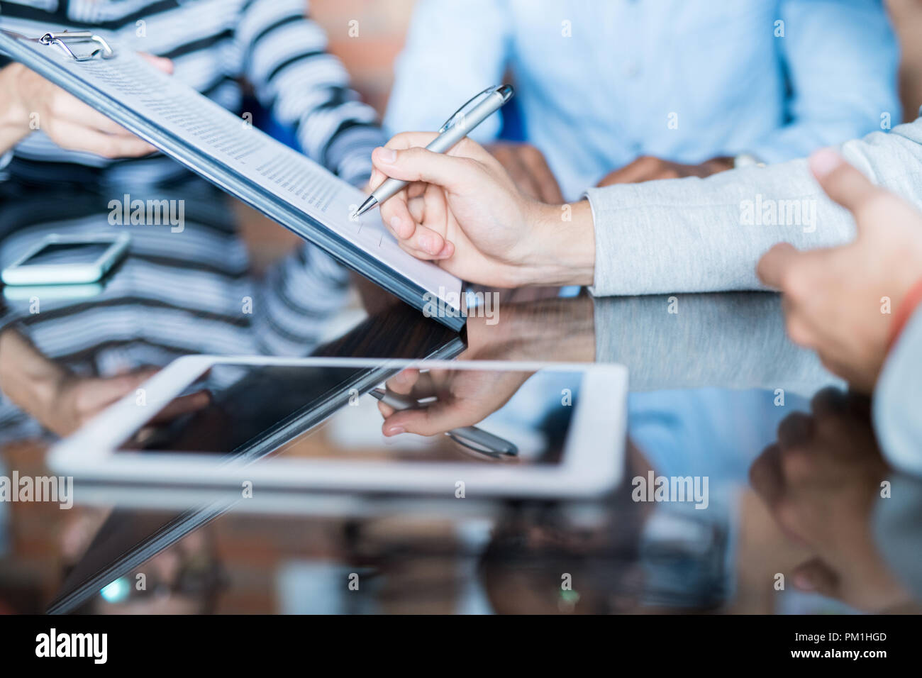 Signing business contract Stock Photo - Alamy