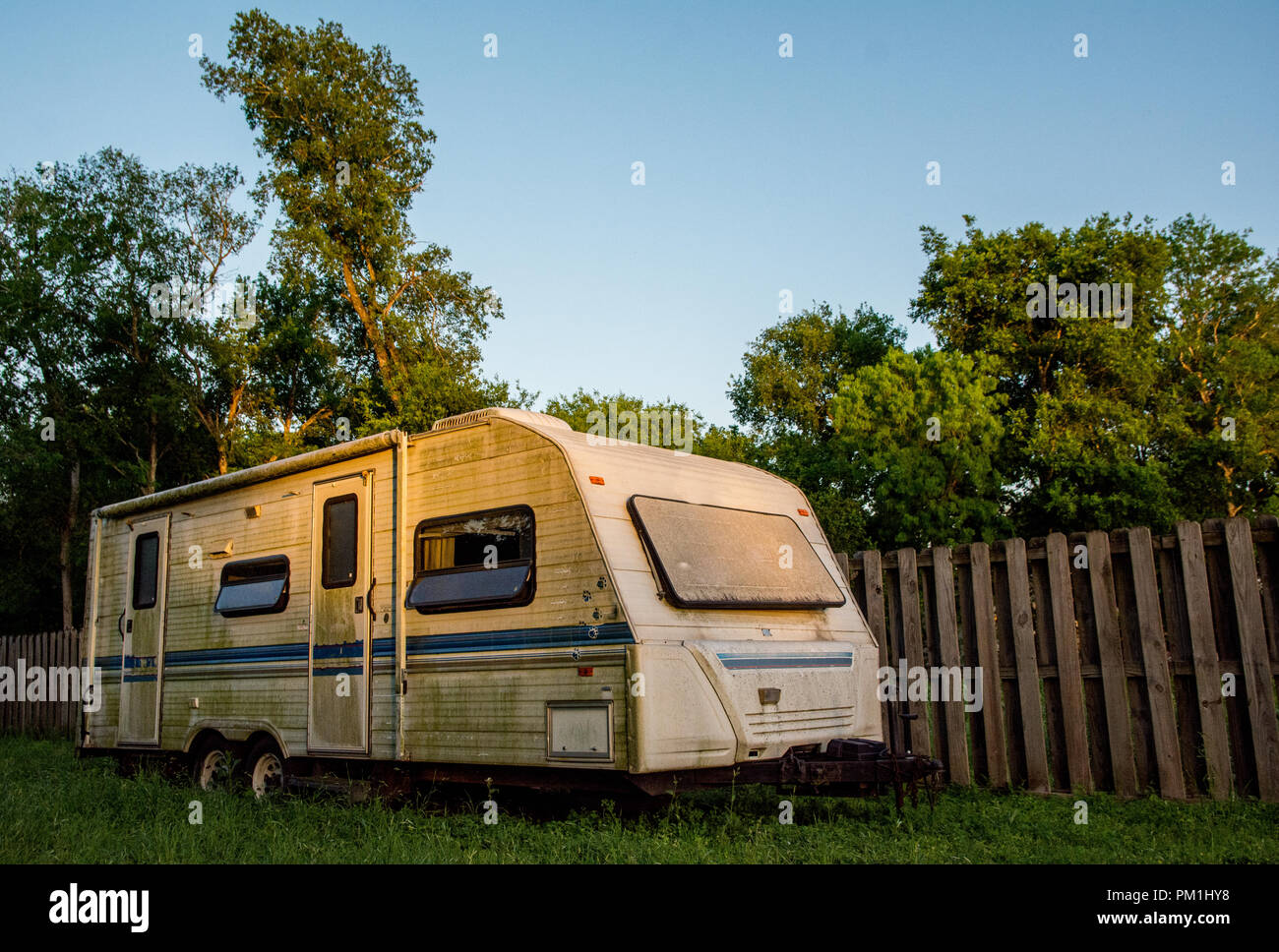 Rv near trees hi-res stock photography and images - Alamy