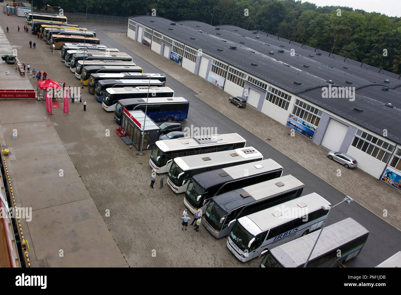 Long line of buses hi-res stock photography and images - Alamy