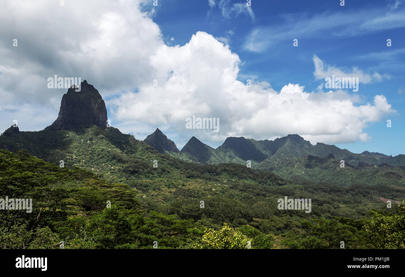 Mountain Tohivea in Moorea, French Polynesia Stock Photo - Alamy
