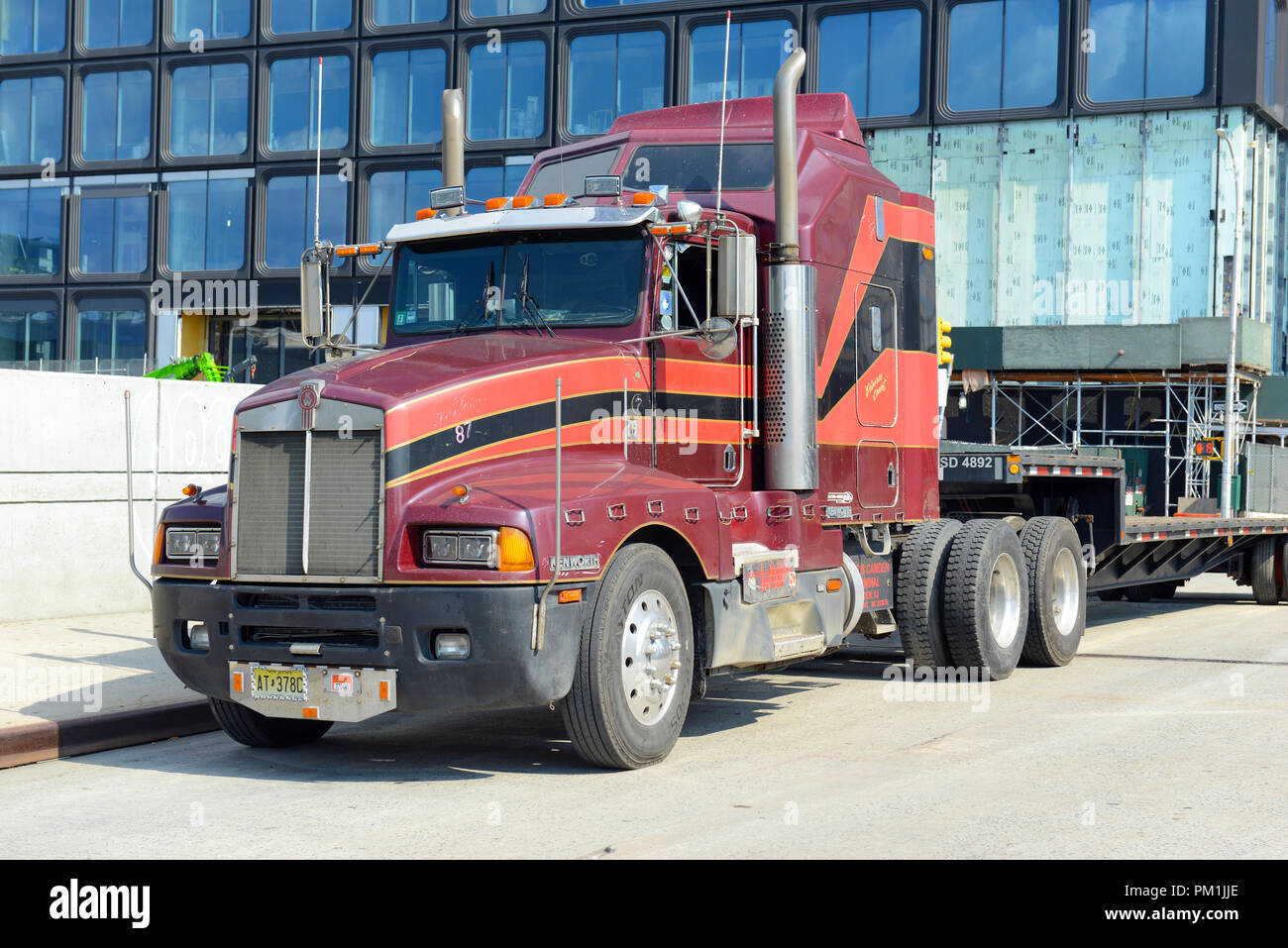 18 wheeler engine hi-res stock photography and images - Alamy