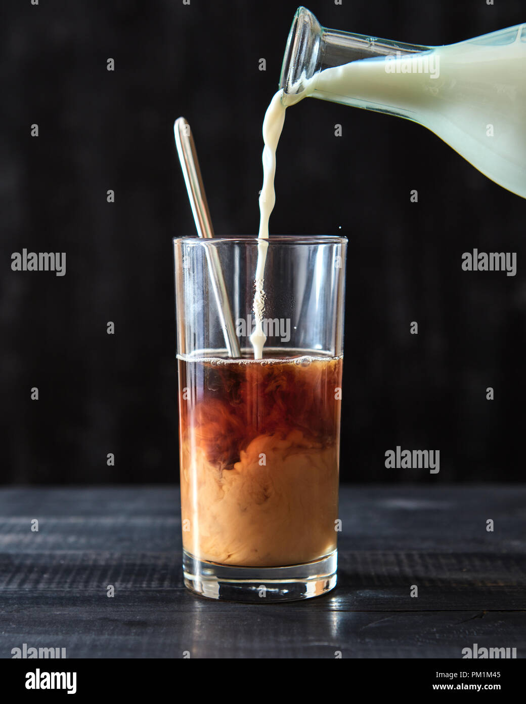 Milk splash simple hi-res stock photography and images - Alamy