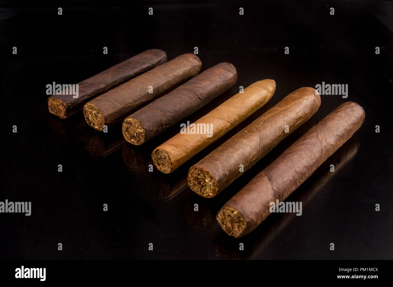 Havana cigar texture hi-res stock photography and images - Alamy