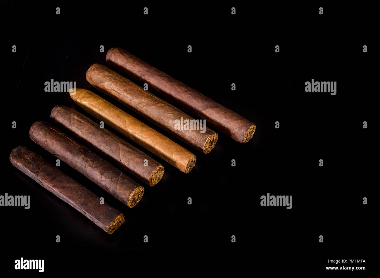 Havana cigar texture hi-res stock photography and images - Alamy