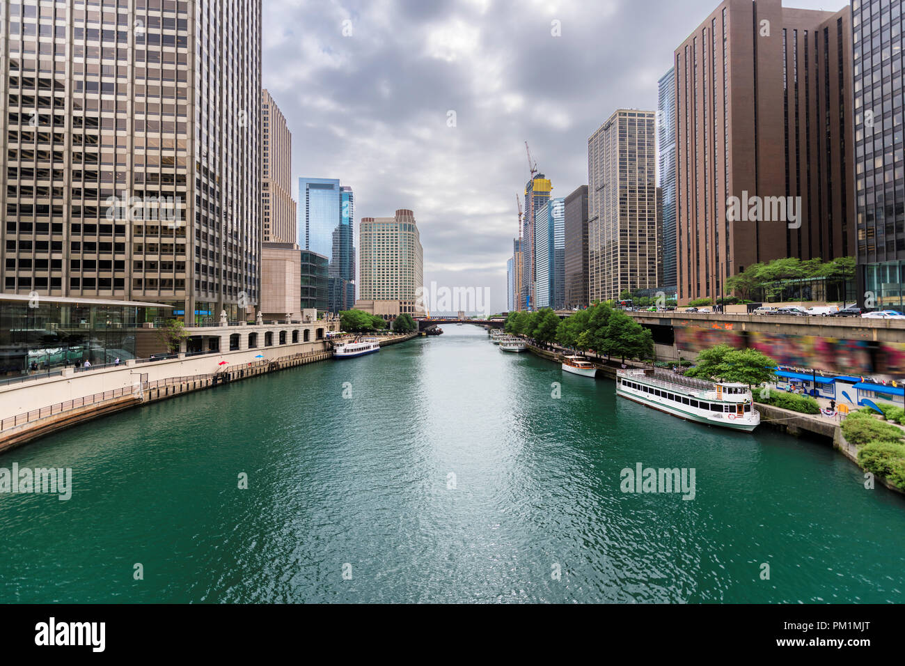 Chicago skyline at sunrise hi-res stock photography and images - Alamy