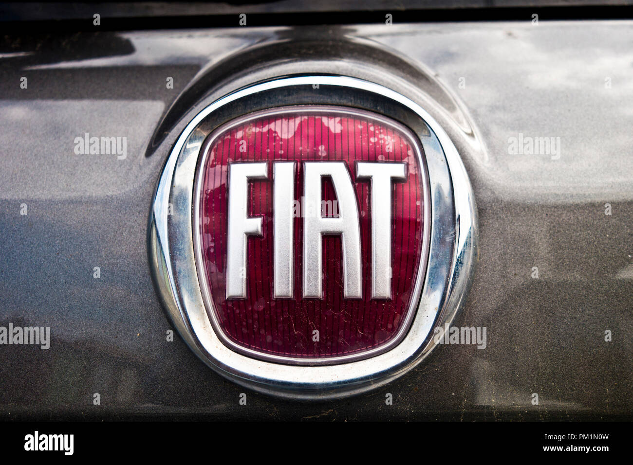 Fiat logo hi-res stock photography and images - Alamy