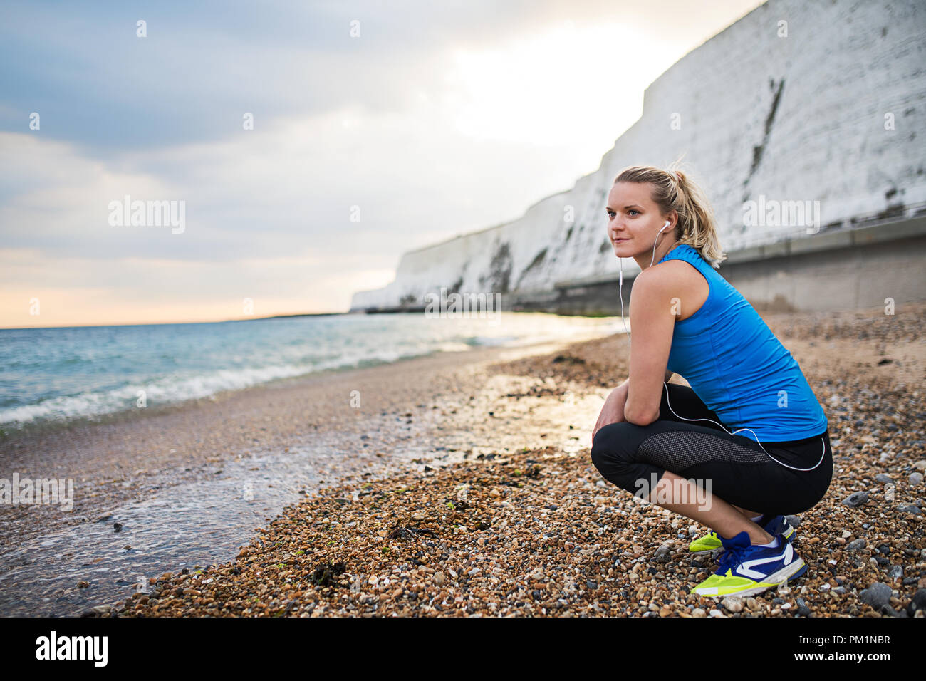 Girl crouch hi-res stock photography and images - Alamy