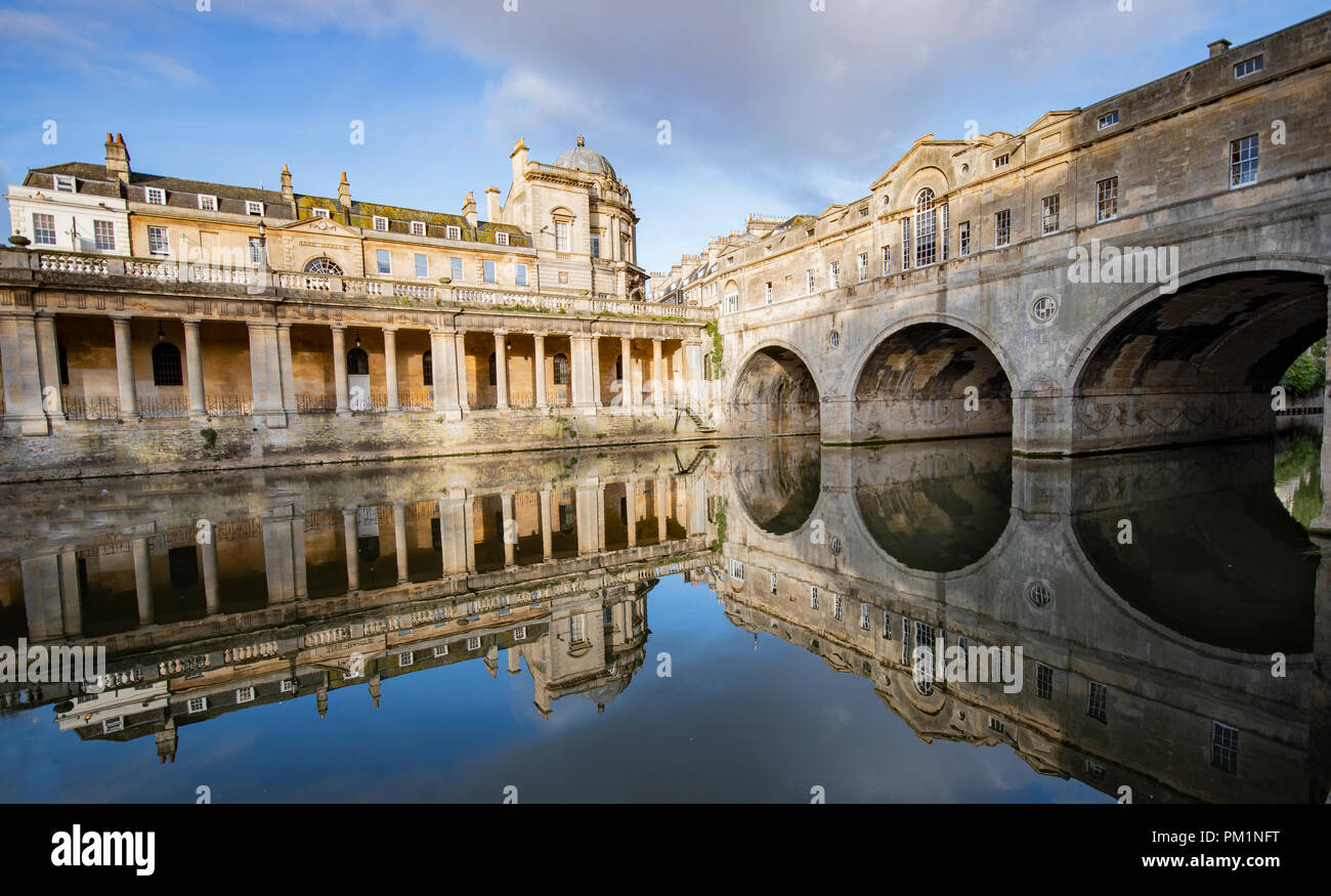 Views of Pultney Bridge in Bath, on a beautiful day with clear ...