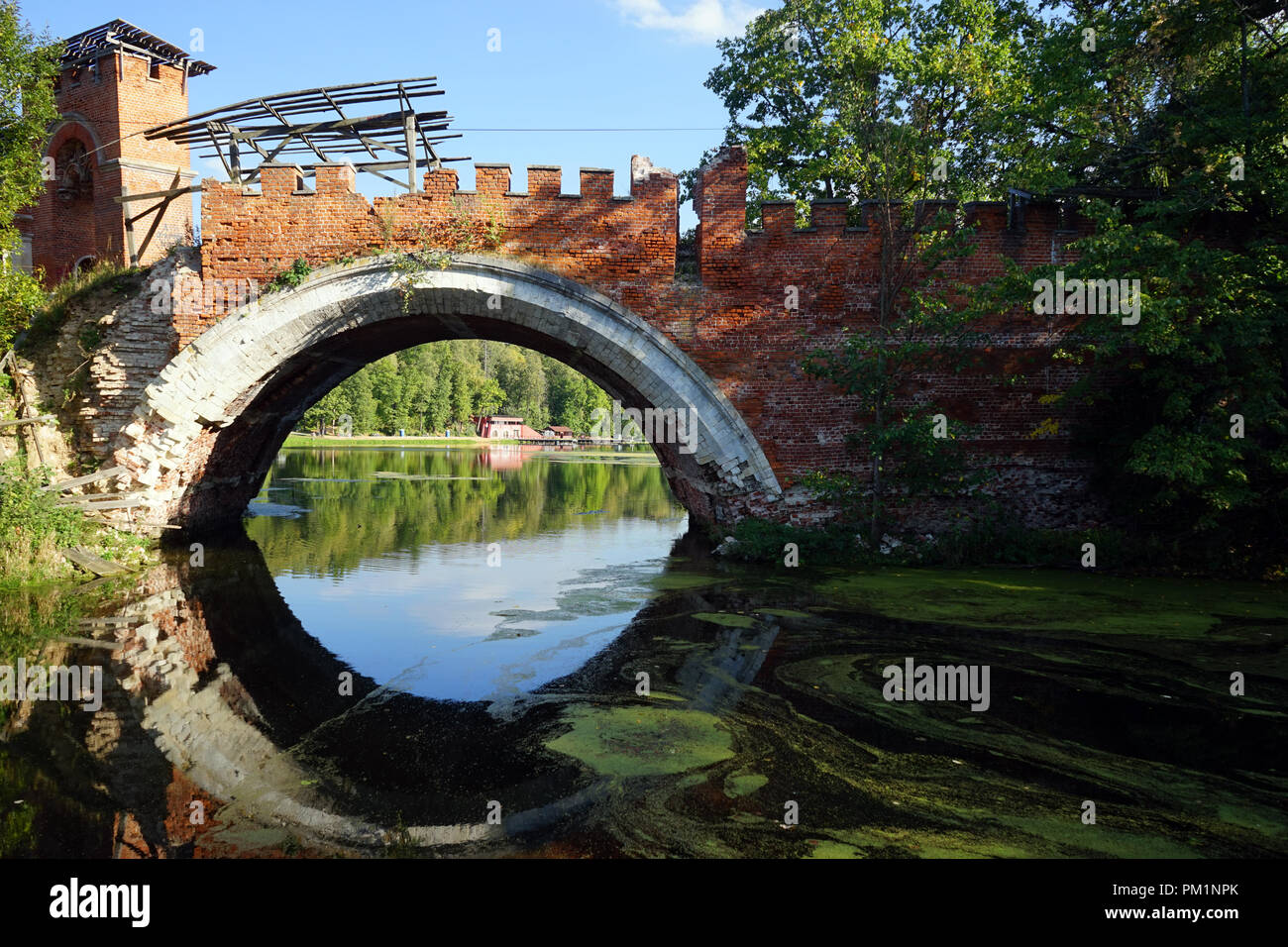 Old brick bridge hi-res stock photography and images - Alamy