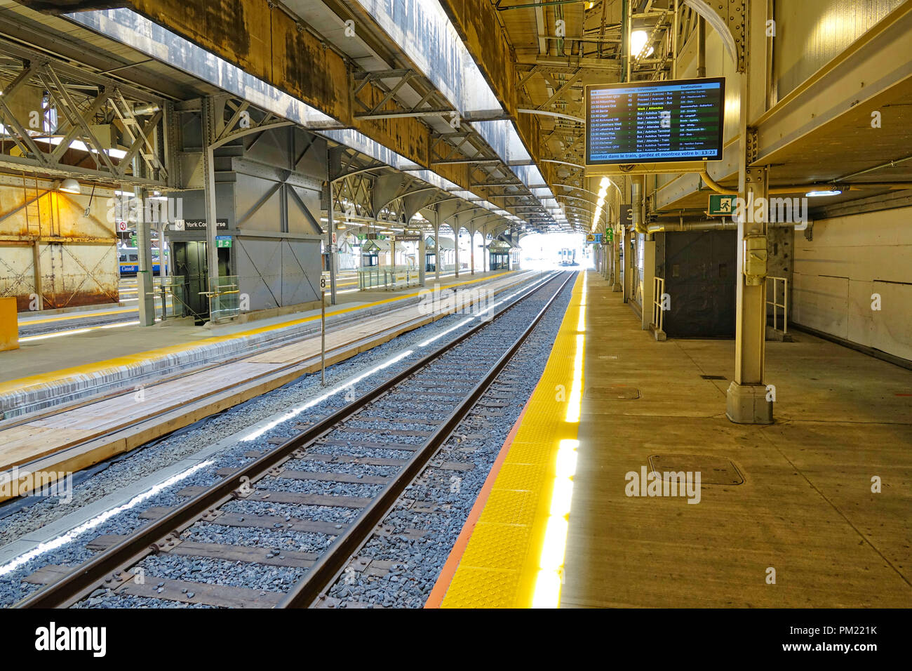 Skywalk to union station hi-res stock photography and images - Alamy