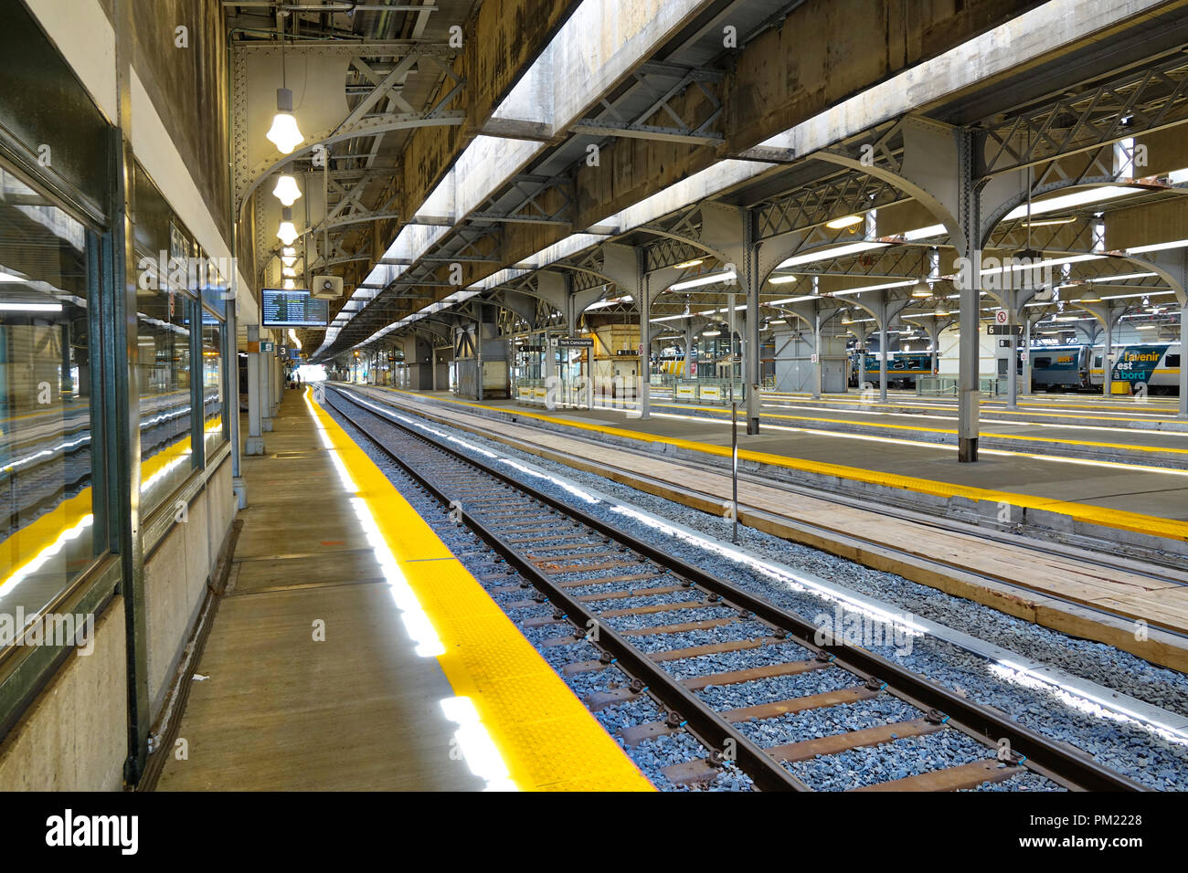 Connection to the cn tower hi-res stock photography and images - Alamy