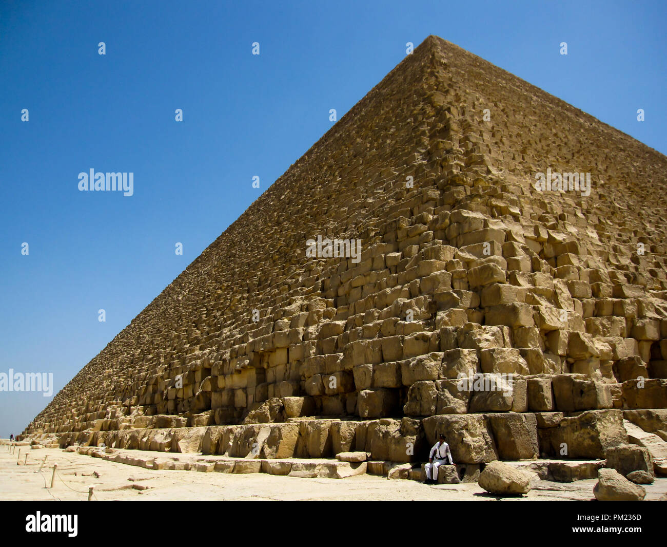 The great pyramid of Giza, also known as Khufu or Cheops, a major ...
