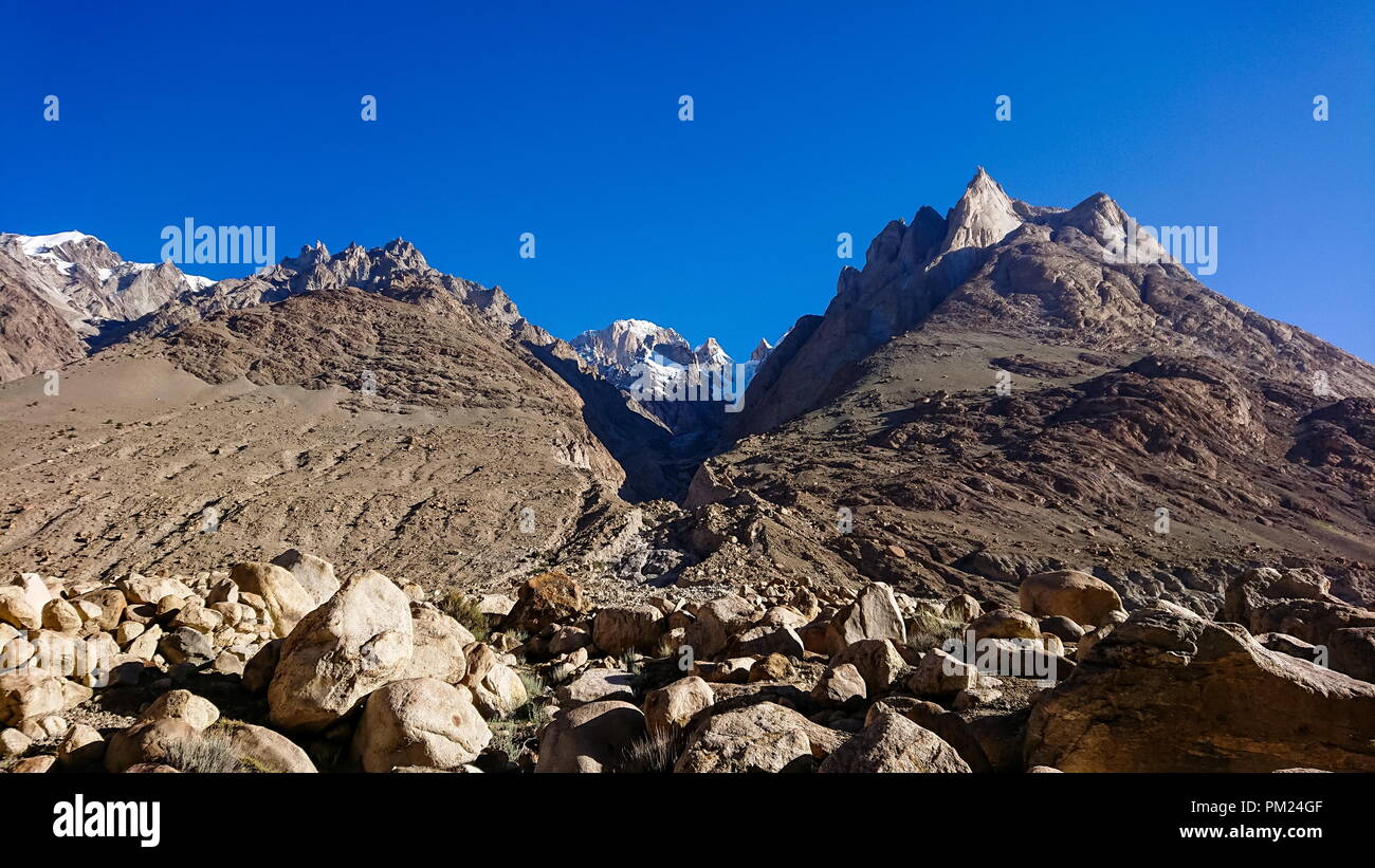 Landscape of K2 trekking trail in Karakoram range, Trekking along in ...