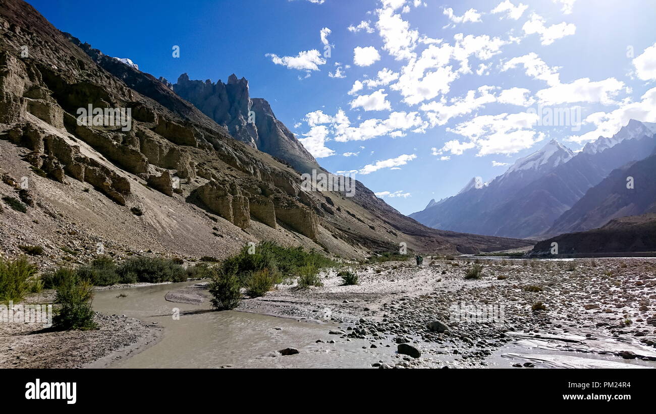 Landscape of K2 trekking trail in Karakoram range, Trekking along the ...
