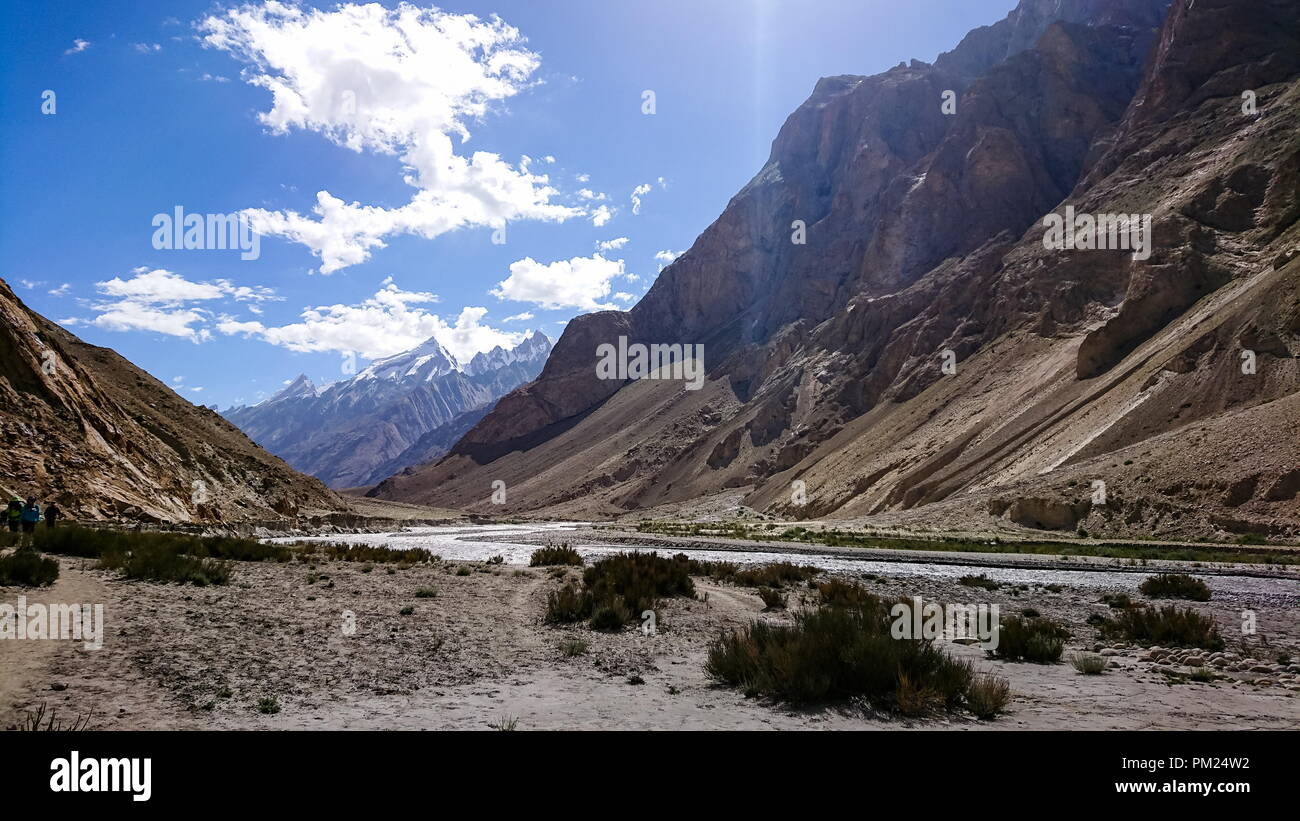 Landscape of K2 trekking trail in Karakoram range, Trekking along the ...