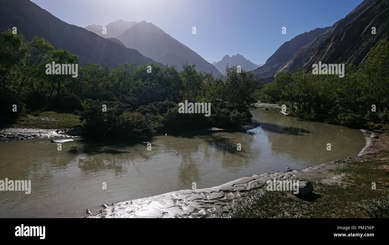 Landscape of K2 trekking trail in Karakoram range, Trekking along the ...