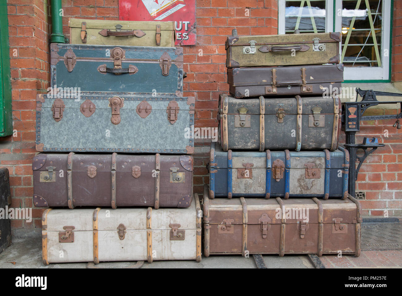 Uk transport suitcase luggage hi-res stock photography and images - Alamy
