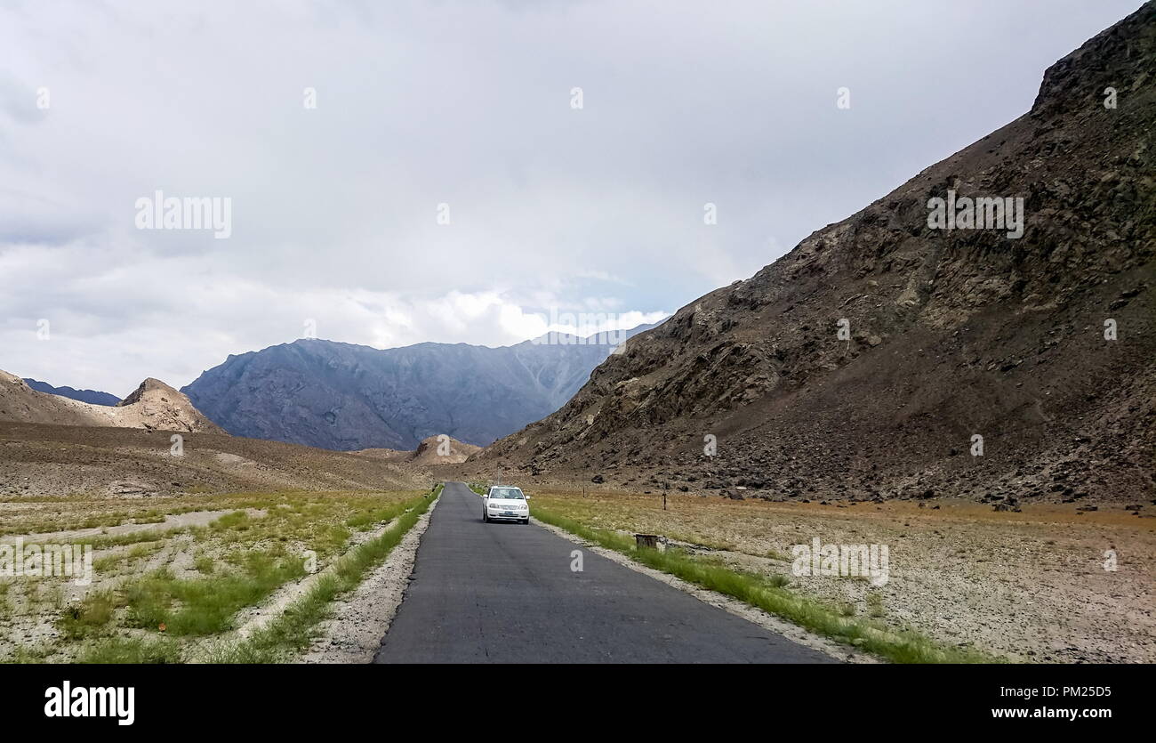 road to Karakorum National Park, Gilgit baltistan, Pakistan Stock Photo ...
