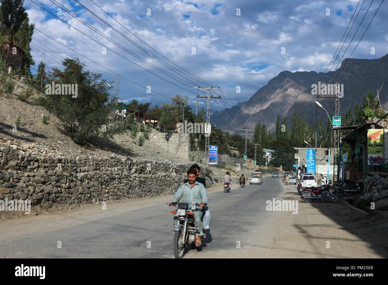 Hunza road hi-res stock photography and images - Alamy