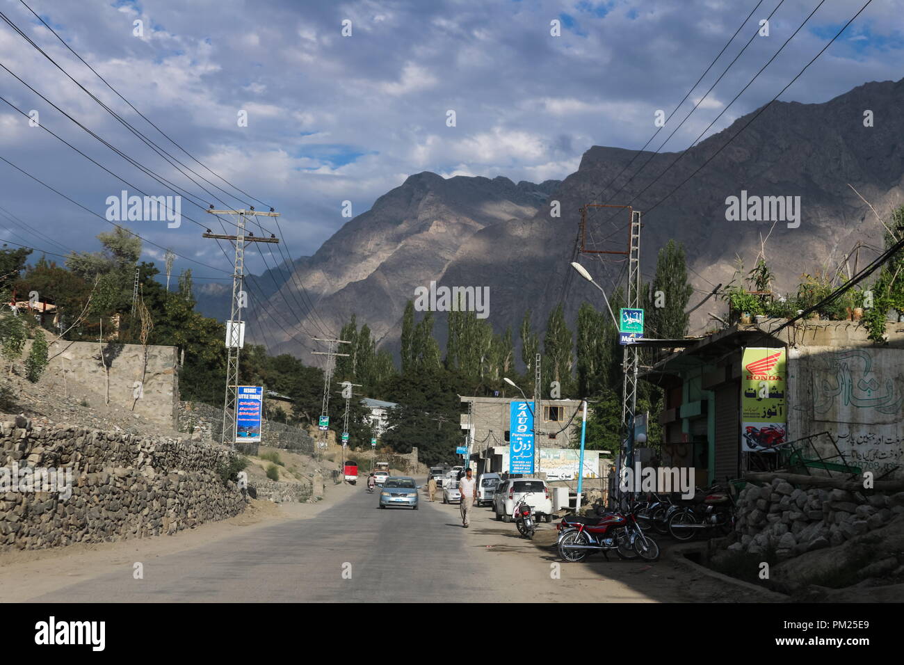 Hunza road hi-res stock photography and images - Alamy