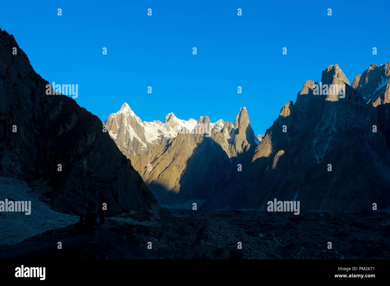 Gasherbrum massif and Baltoro glacier, K2 Base Camp, Pakistan Stock ...