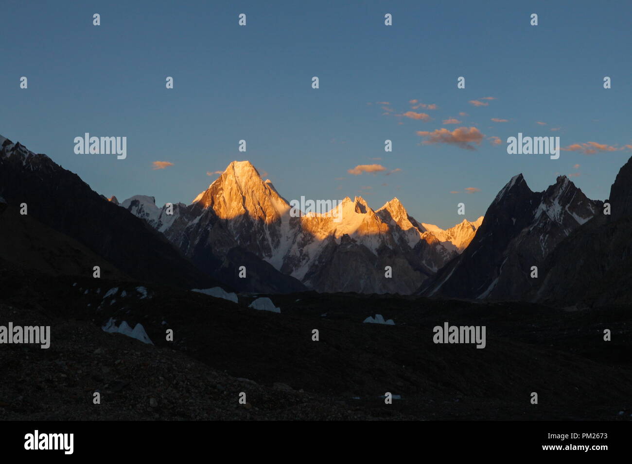 Gasherbrum massif and Baltoro glacier, K2 Base Camp, Pakistan Stock ...