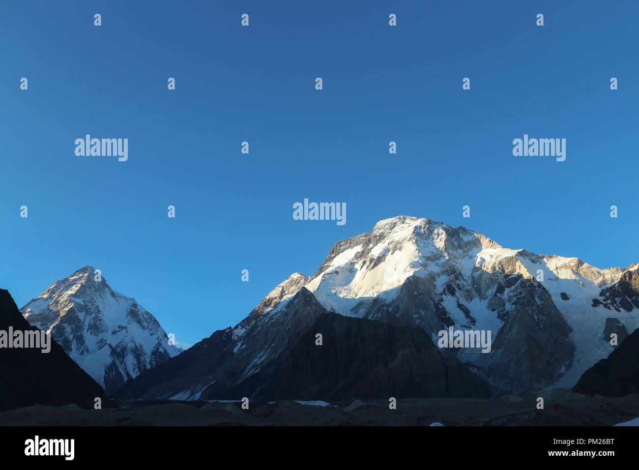 K2 mountain range hi-res stock photography and images - Alamy