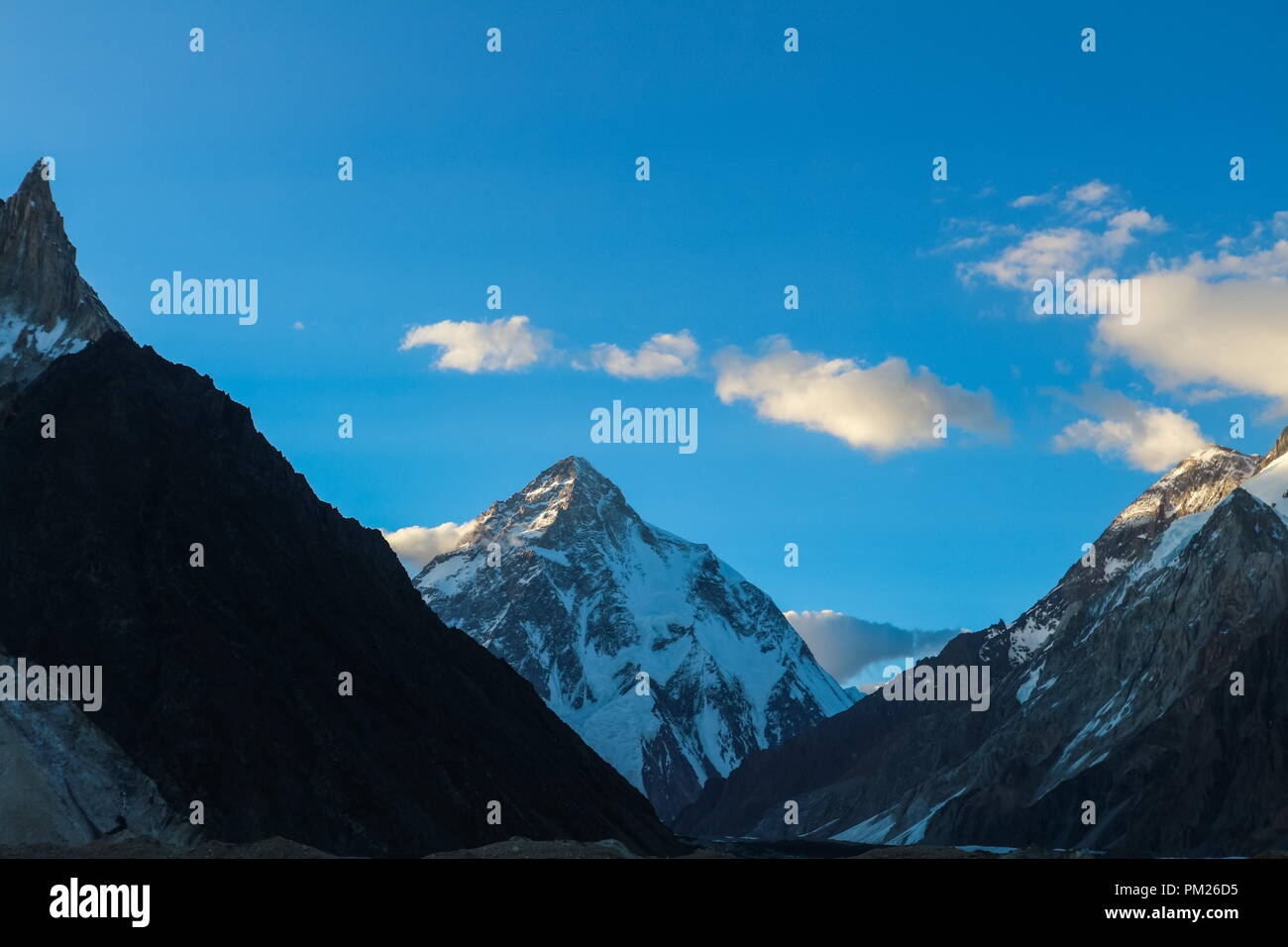 K2 mountain range hi-res stock photography and images - Alamy