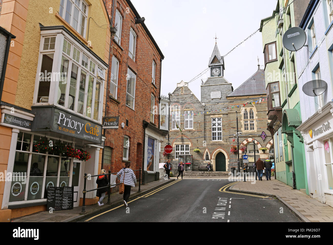 The guildhall cardigan hi-res stock photography and images - Alamy