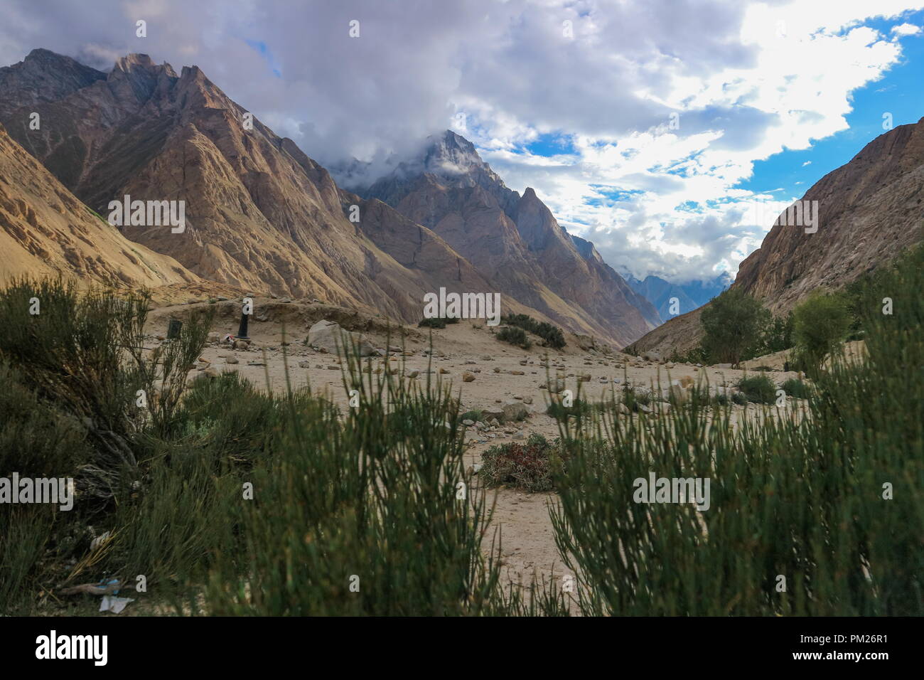 Landscape of K2 trekking trail in Karakoram range, Trekking along the ...