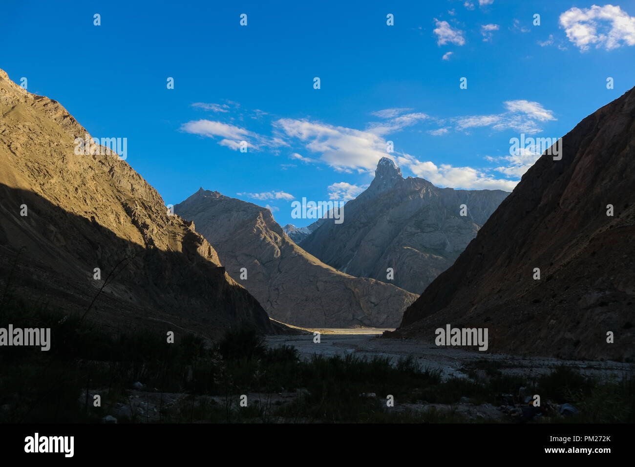 Landscape of K2 trekking trail in Karakoram range, Trekking along in ...