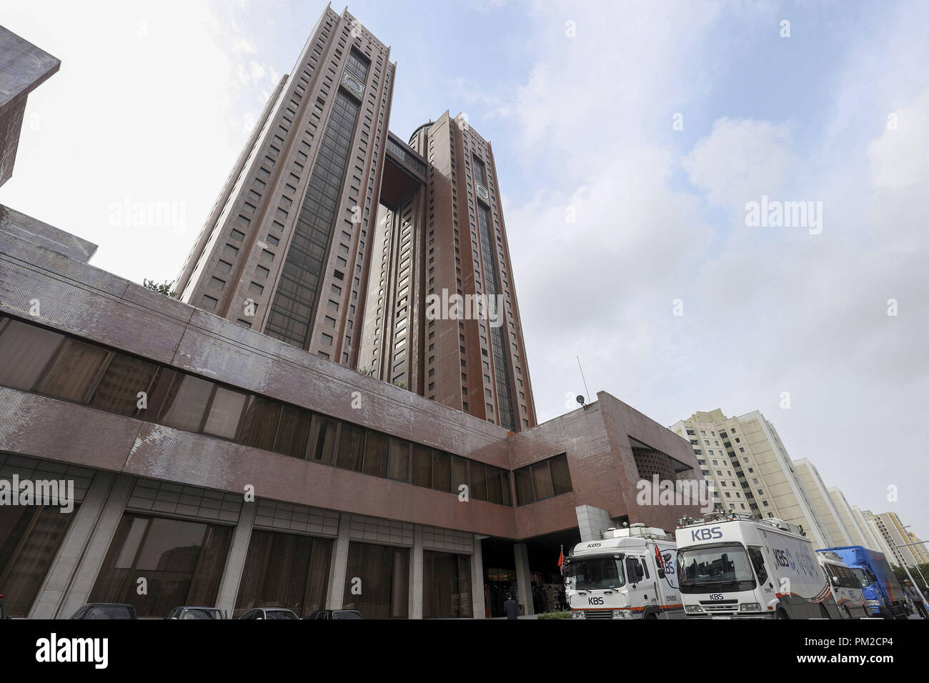 North south korea meeting border hi-res stock photography and images ...