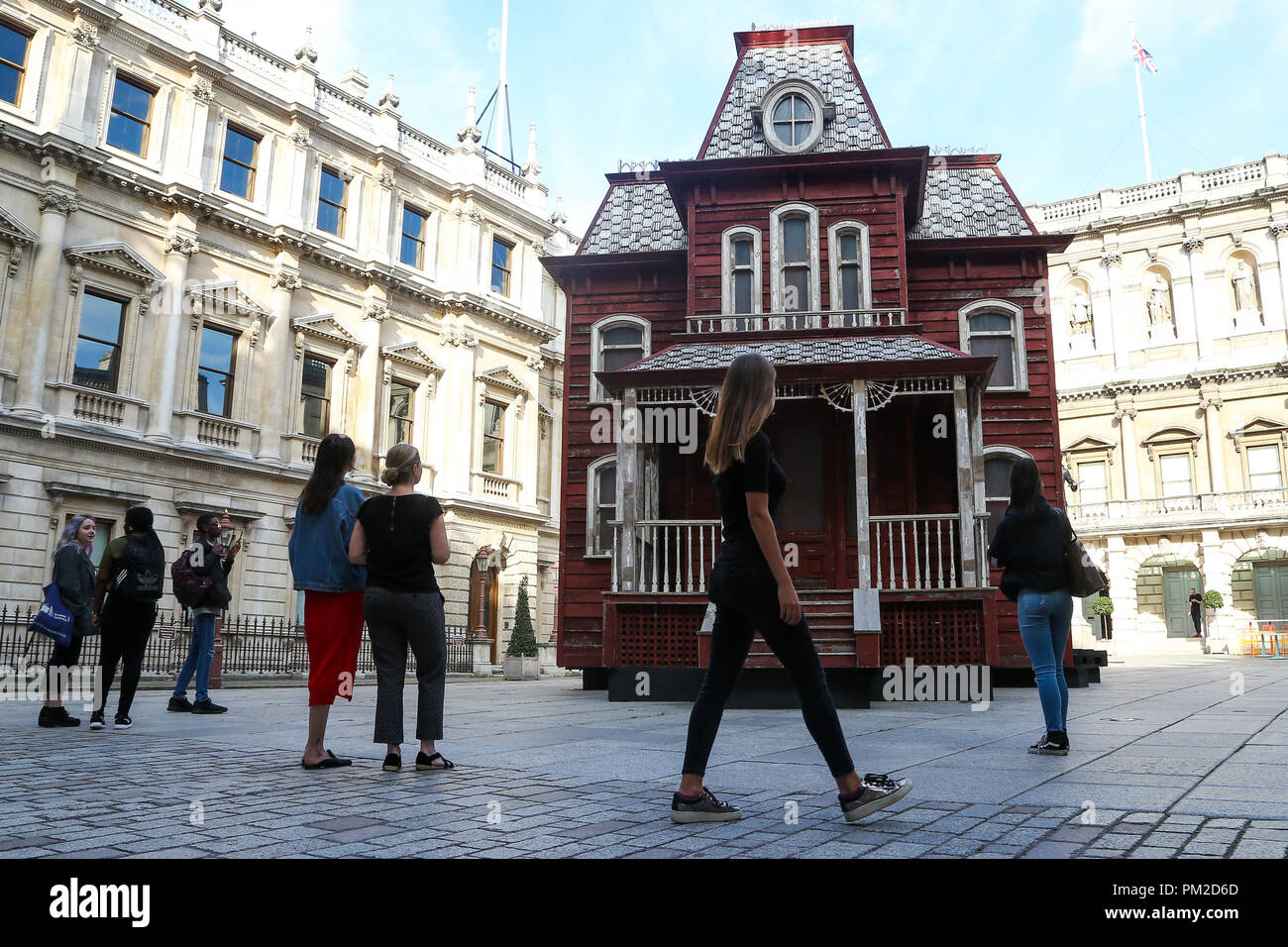 Alfred hitchcock's psycho hi-res stock photography and images - Alamy