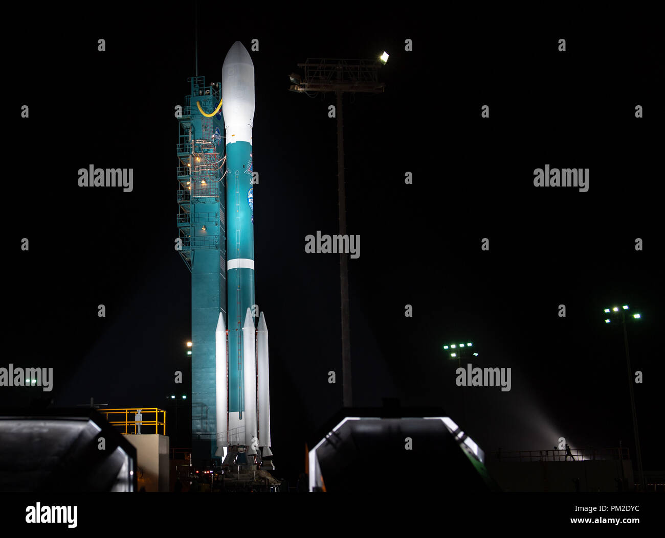 Mobile service tower hi-res stock photography and images - Alamy