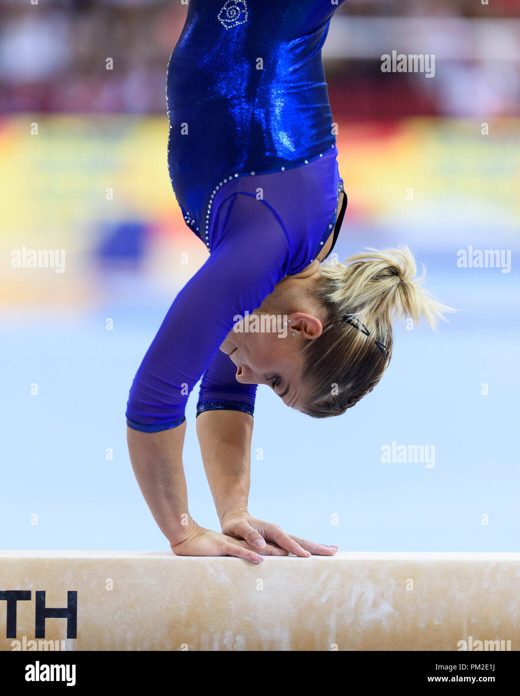 Ladies gymnast beam hi-res stock photography and images - Alamy