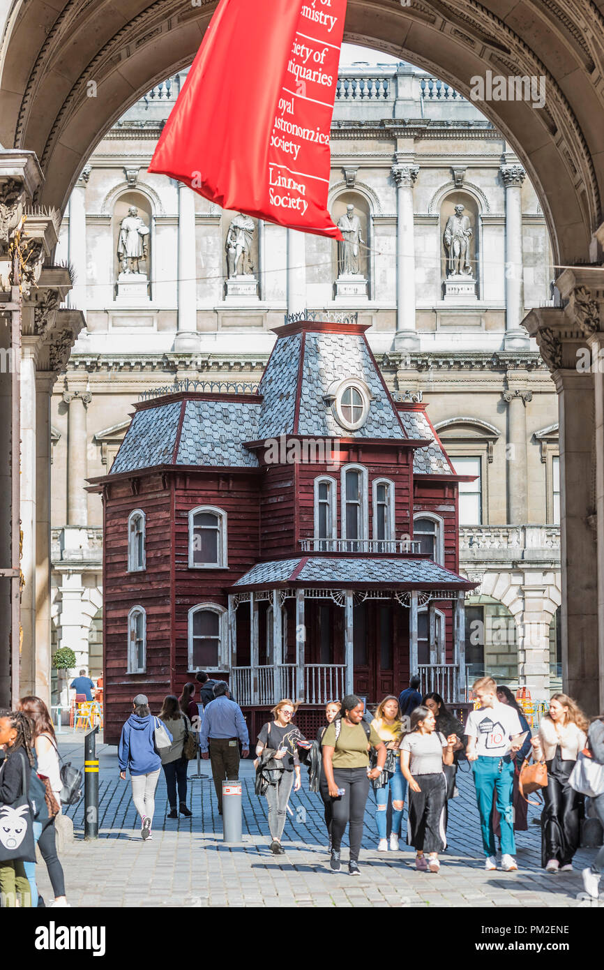 Alfred hitchcock psycho clapperboard hi-res stock photography and ...