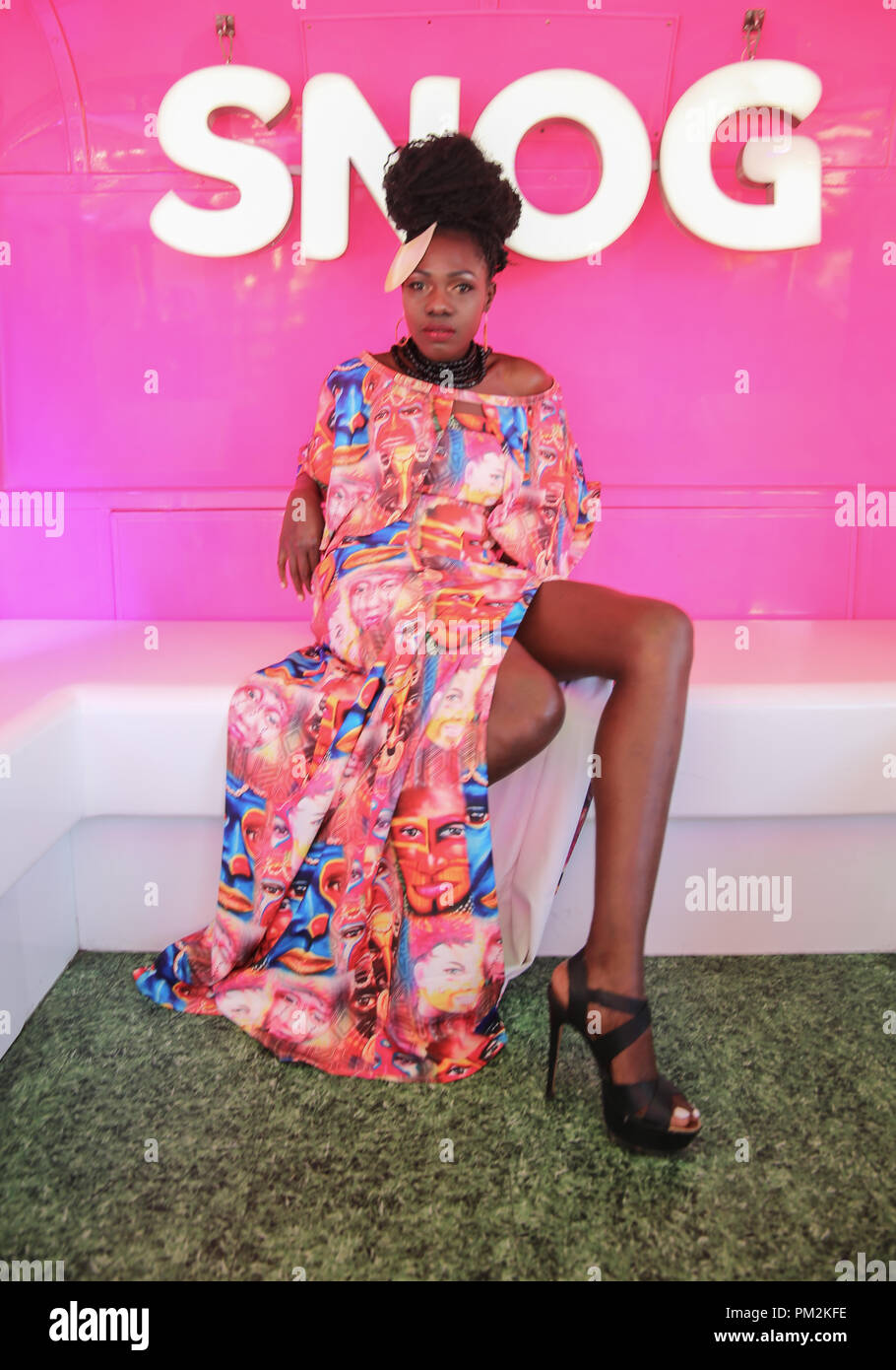 Pink snog bus hi-res stock photography and images - Alamy