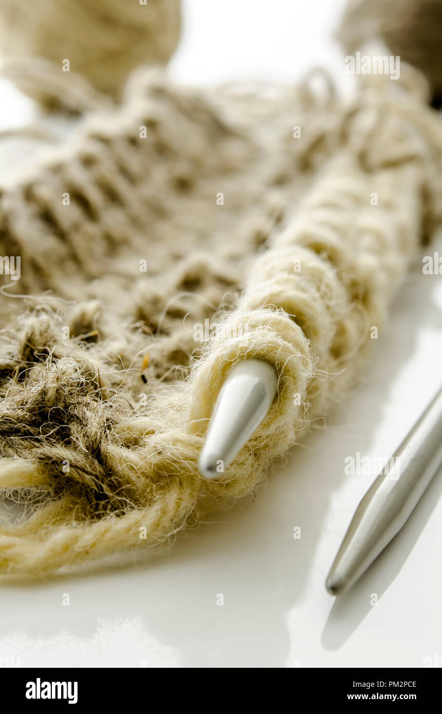 Knitting pattern detail with wool and metal needles Stock Photo - Alamy