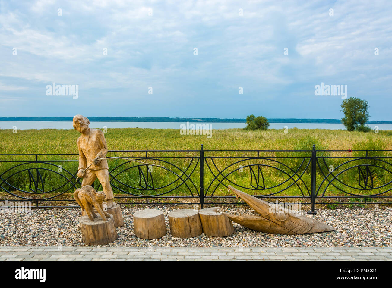 Fisherman fish statue man hi-res stock photography and images - Alamy