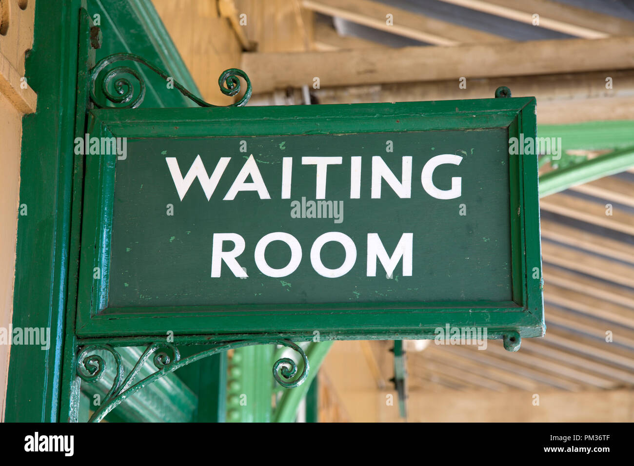 Green Waiting Room Sign on Platform at Railway Station Stock Photo - Alamy