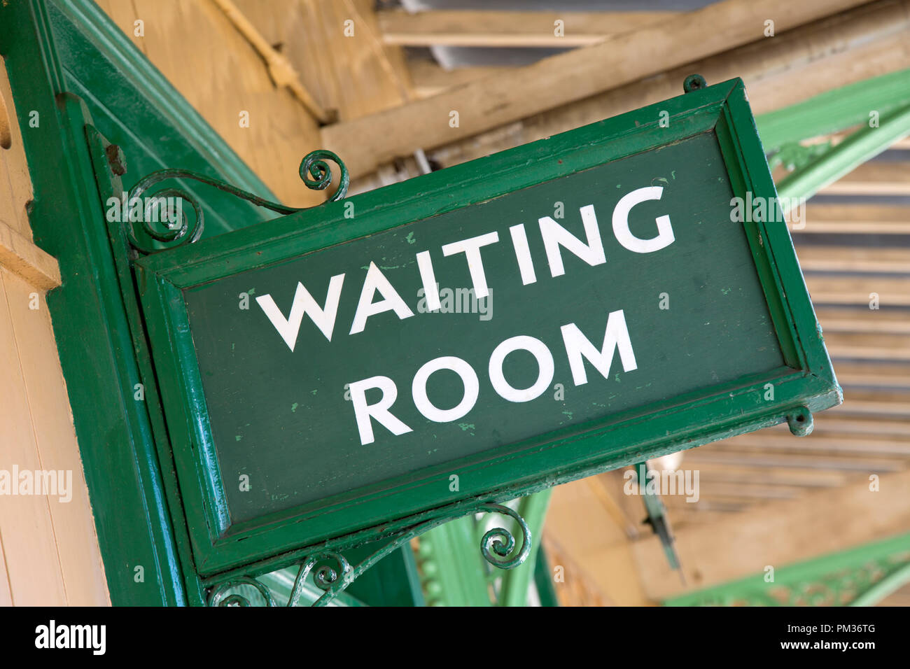 Green Waiting Room Sign on Platform at Railway Station Stock Photo - Alamy