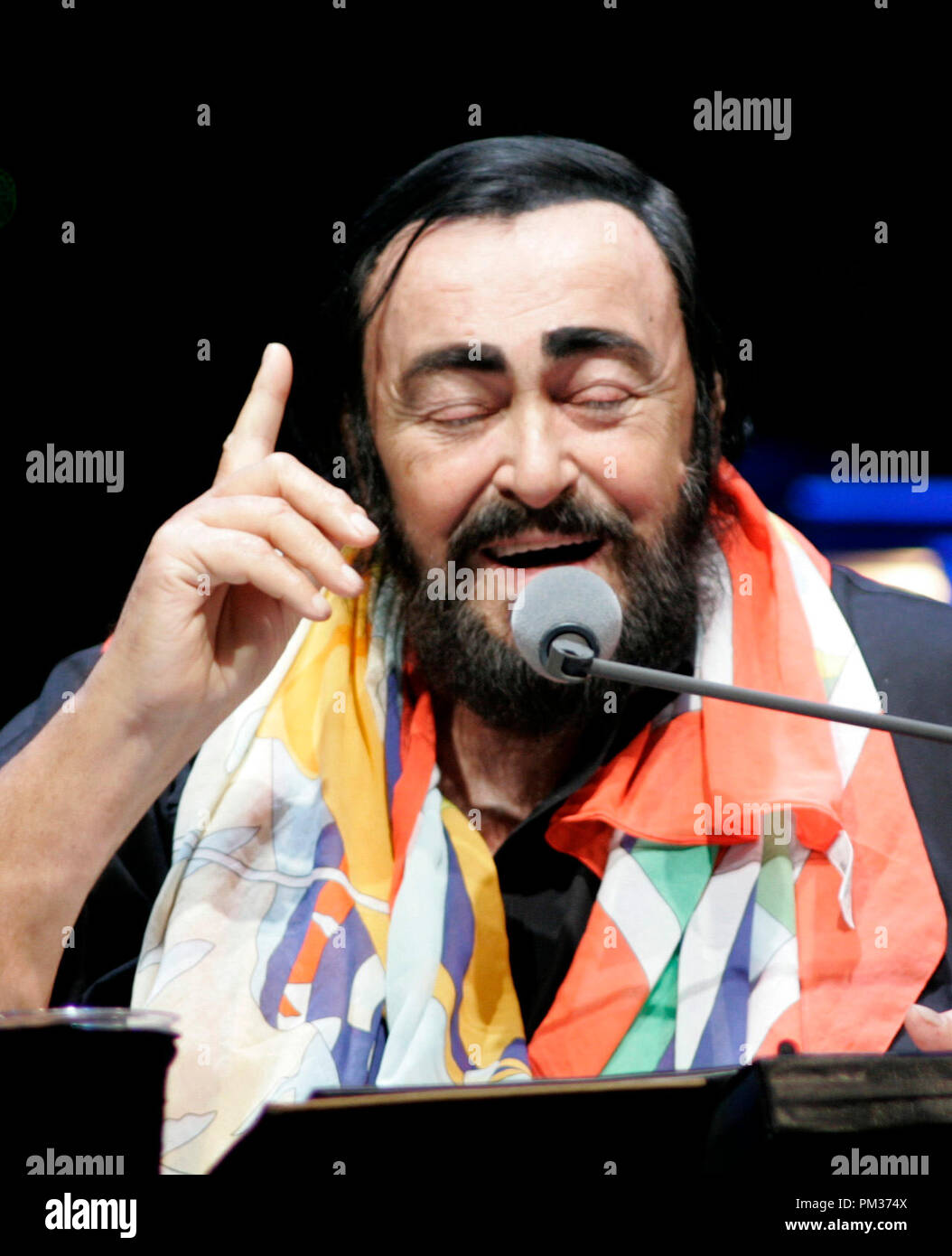 Luciano Pavarotti performs on his farewell tour at the BankAtlantic ...