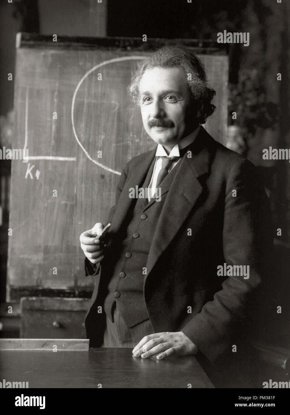 Einstein 1920s hi-res stock photography and images - Alamy