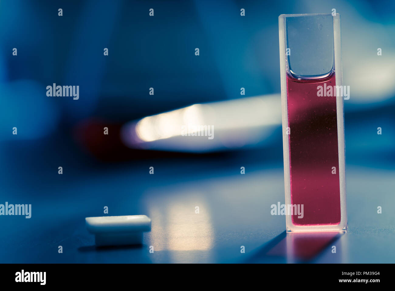 Quartz cuvette sample liquid hi-res stock photography and images - Alamy