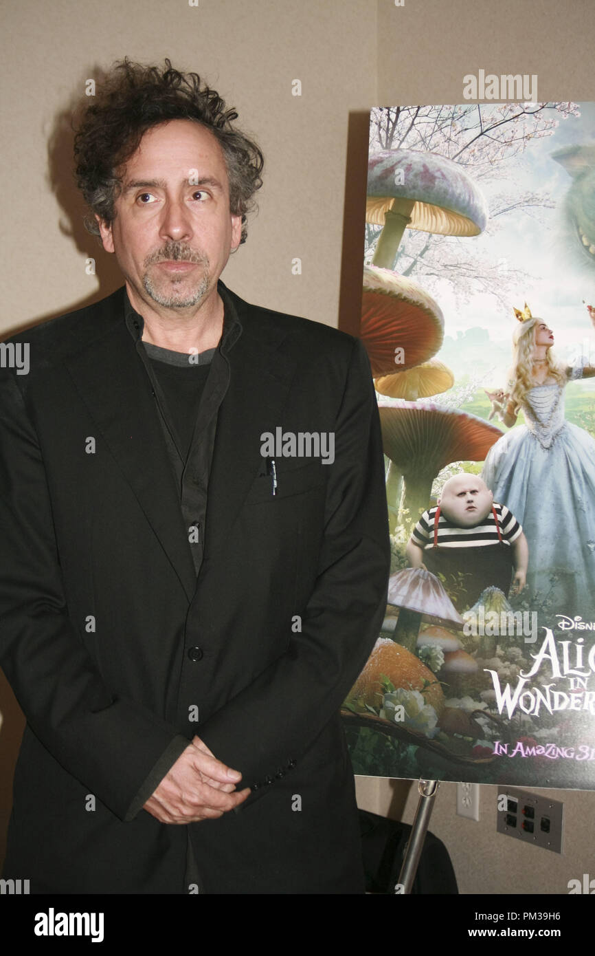 Tim burton alice in wonderland hi-res stock photography and images - Alamy