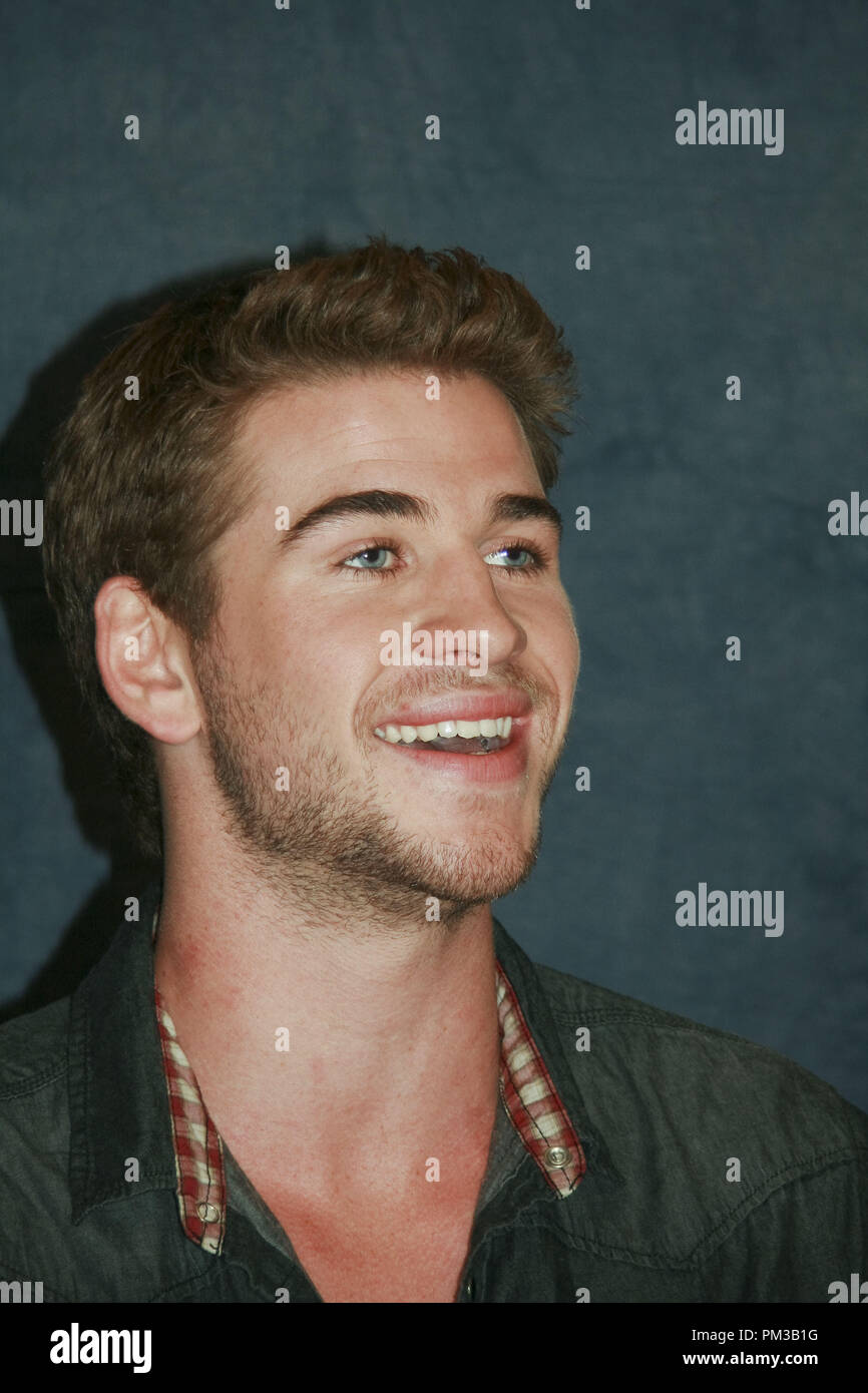 Liam Hemsworth, "The Last Song" Portrait Session, March 13, 2010 ...