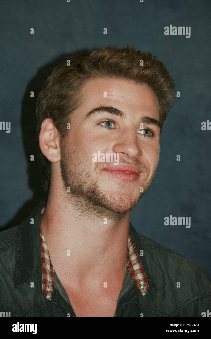 Liam Hemsworth, "The Last Song" Portrait Session, March 13, 2010 ...